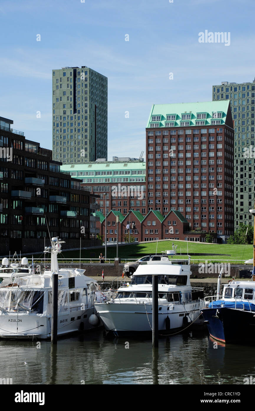 Moderne Architektur entlang der Nieuwe Maas, Boote im Hafen von ...
