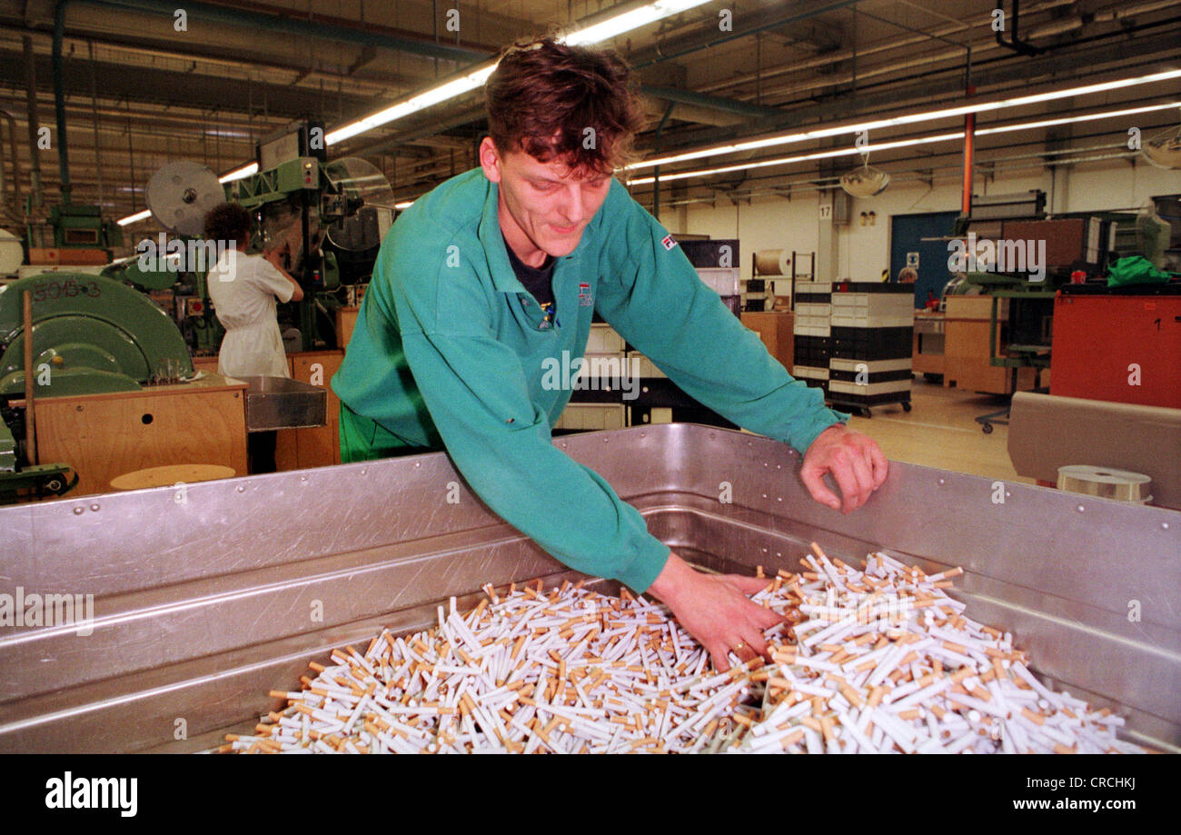 Reemtsma cigarette factory -Fotos und -Bildmaterial in hoher Auflösung ...