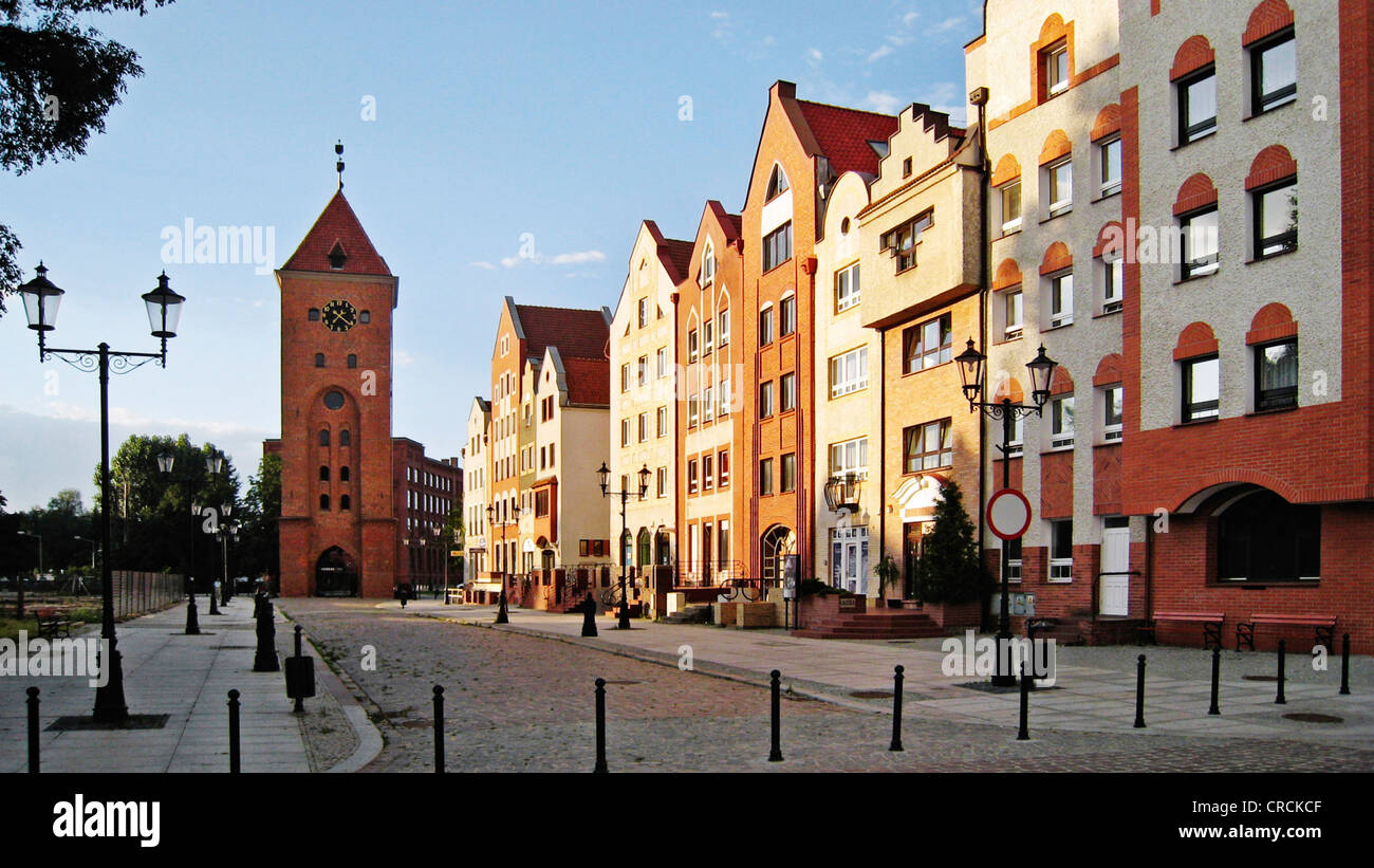 neue Häuser mit alten Stadttor in die Altstadt, Polen, Elblag Elbing ...