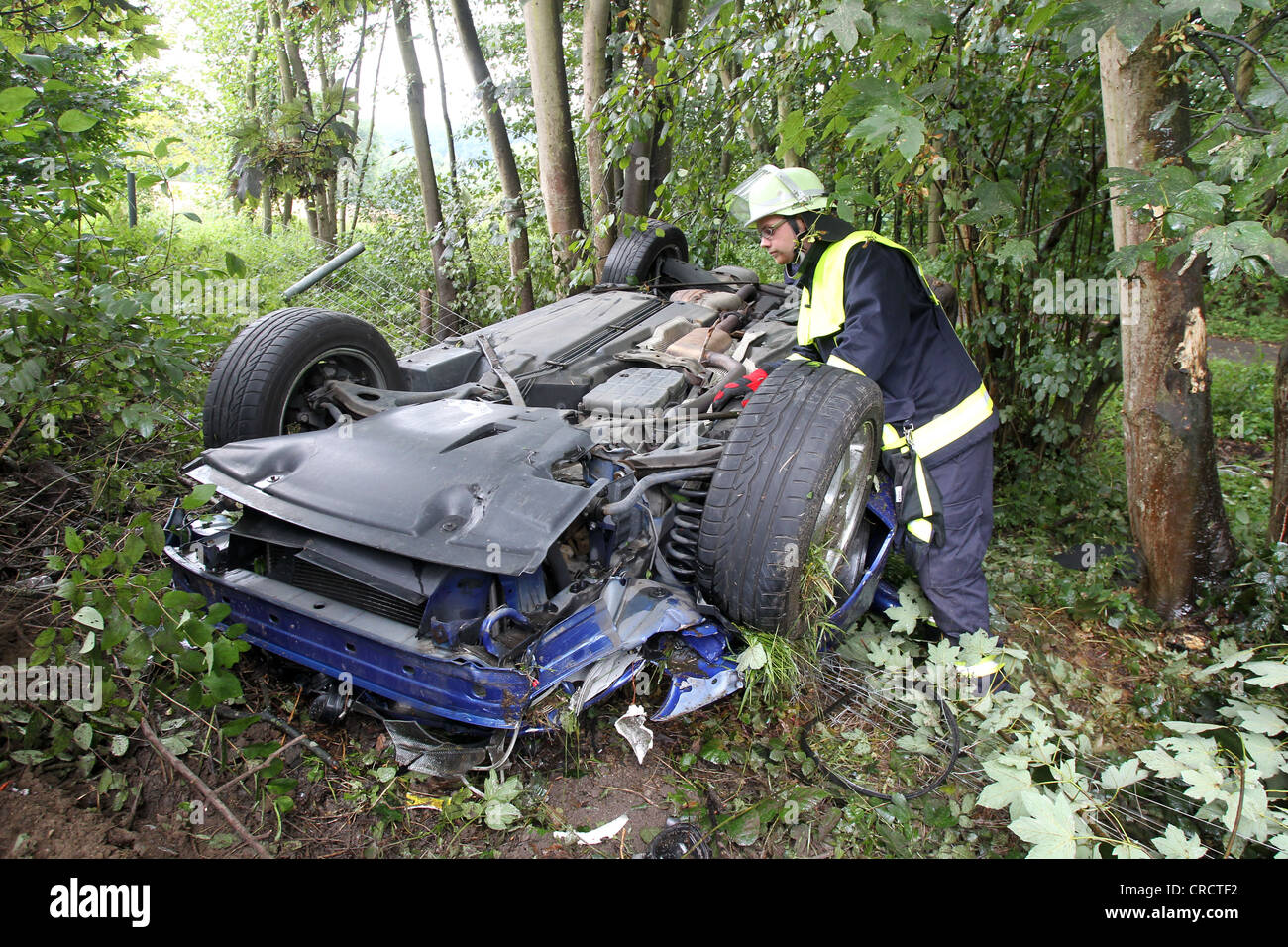 An einem autounfall teilnehmen -Fotos und -Bildmaterial in hoher ...