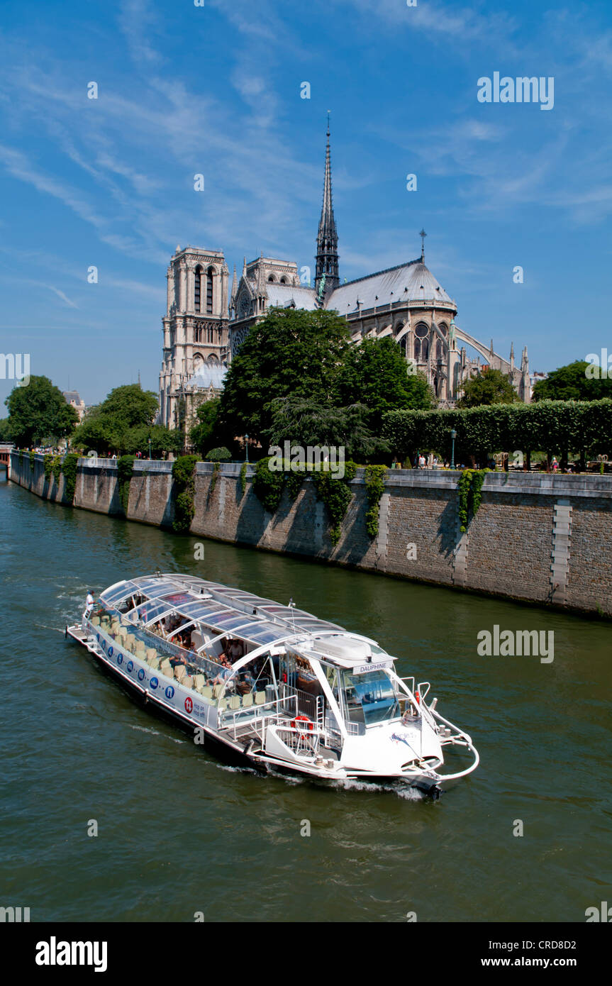 Ausflugsboot auf der seine -Fotos und -Bildmaterial in hoher Auflösung ...