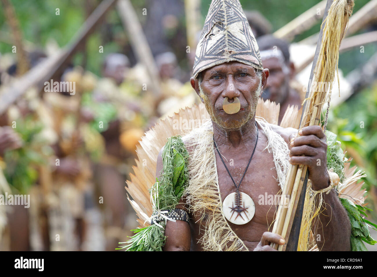 Naturvölker kleidung -Fotos und -Bildmaterial in hoher Auflösung – Alamy