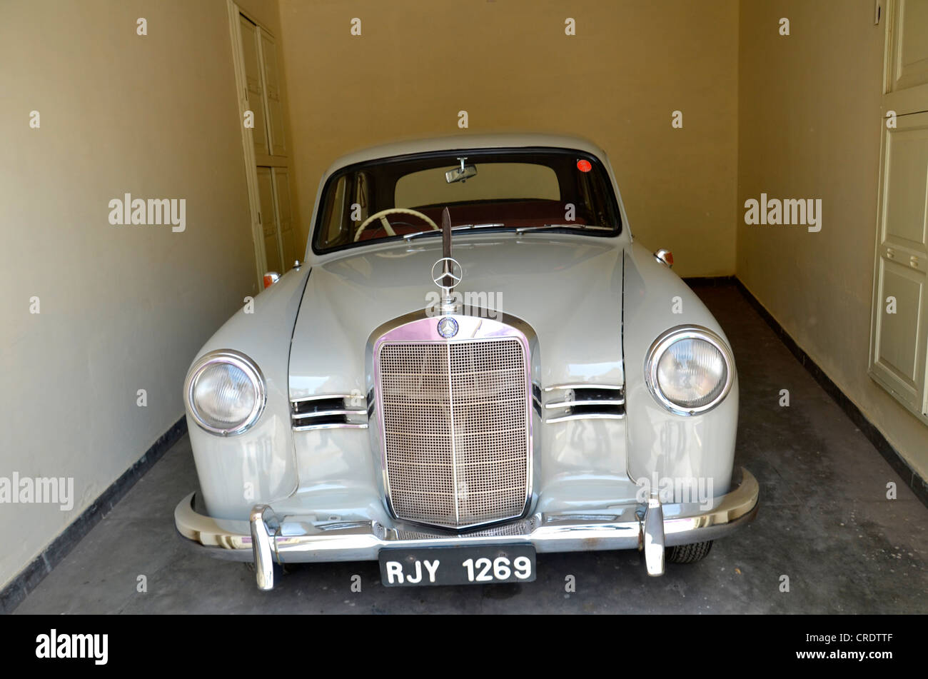 Alter mercedes benz -Fotos und -Bildmaterial in hoher Auflösung – Alamy