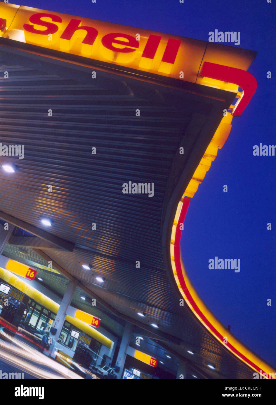 Berlin germany shell gas station -Fotos und -Bildmaterial in hoher ...