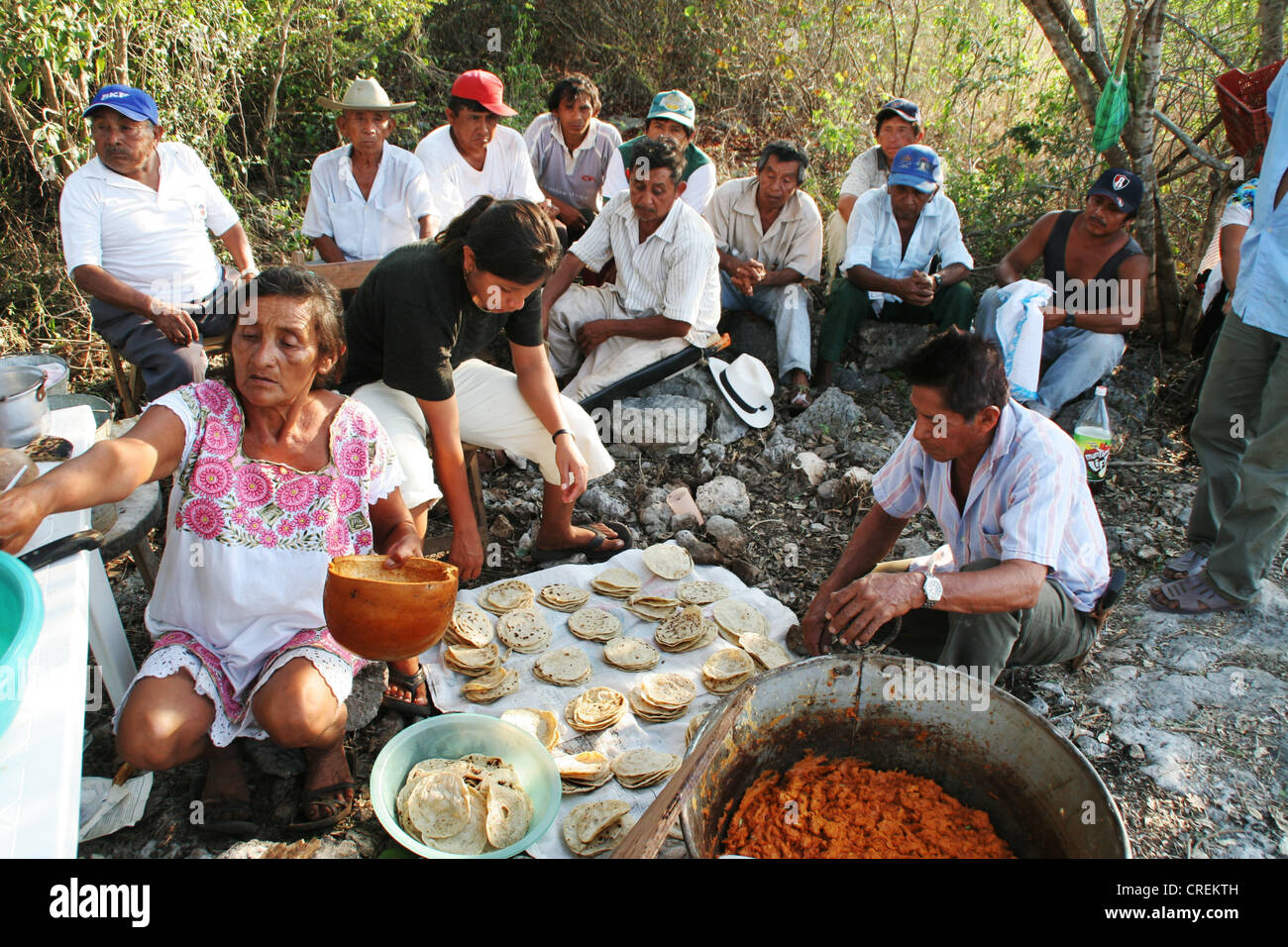 Mexico yucatan native americans clothing -Fotos und -Bildmaterial in ...