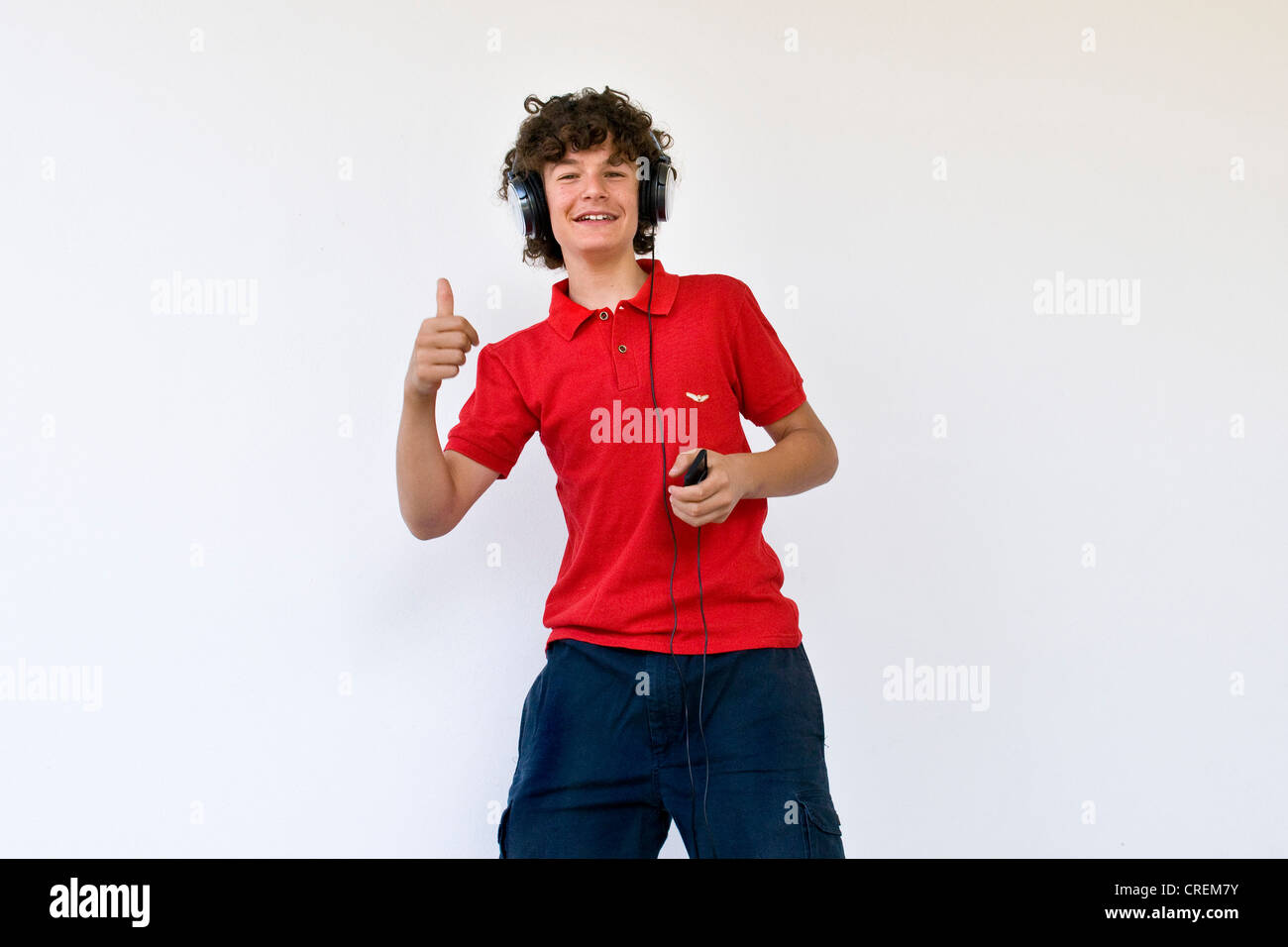 Junge Musik Hören Stockfotografie Alamy