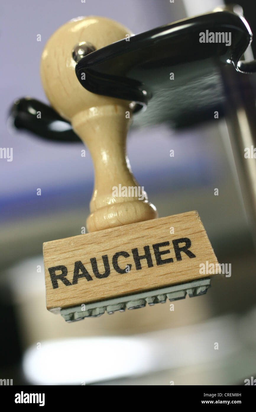 Die kettenraucher -Fotos und -Bildmaterial in hoher Auflösung – Alamy