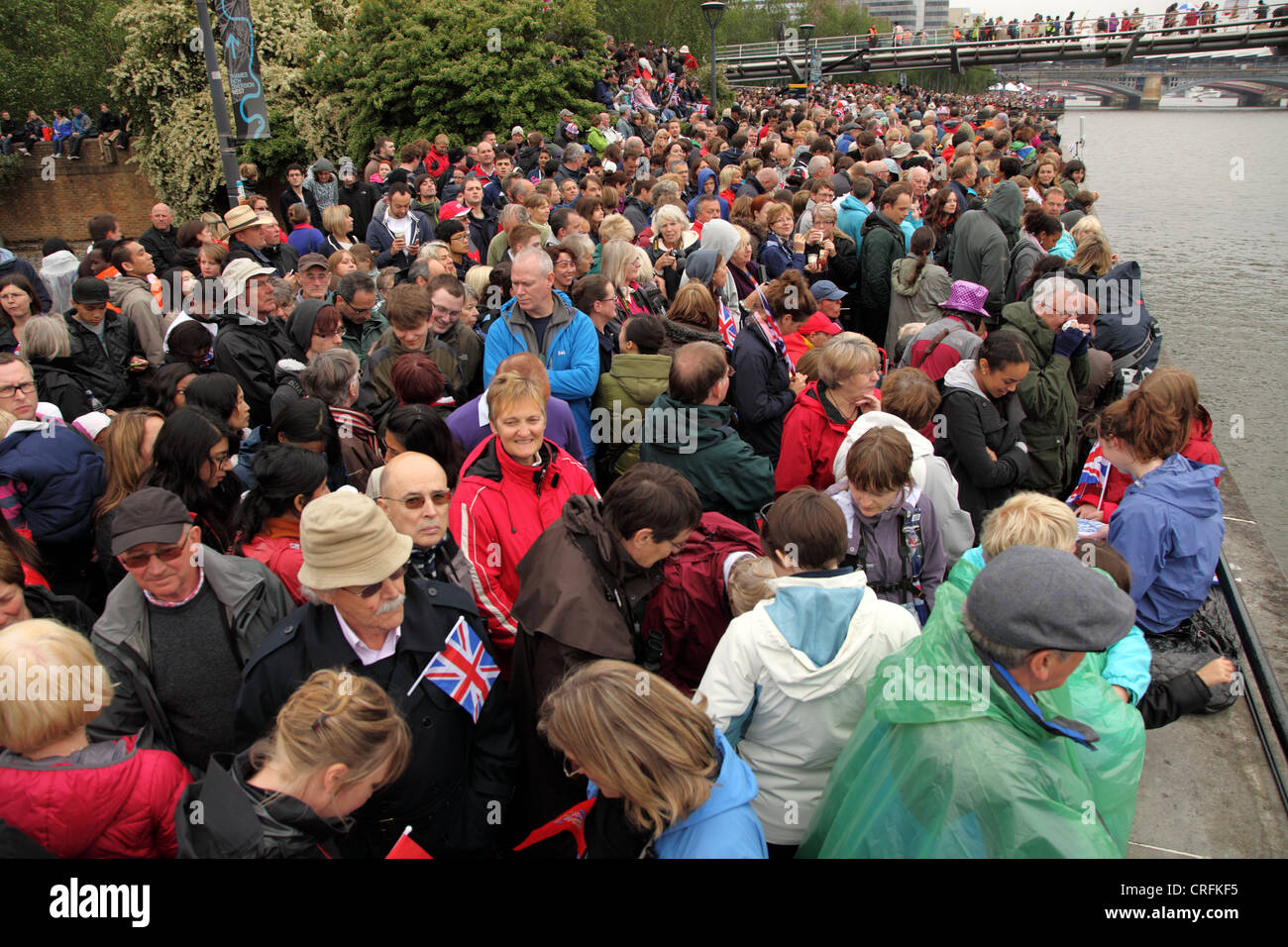 Menschenmengen Feiern Stockfotos und -bilder Kaufen - Alamy