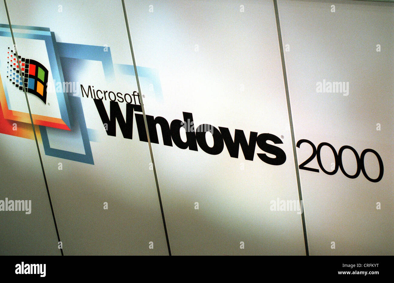 Microsoft Windows 2000 Windows 2000 Boot Screen Gets A Modern Windows