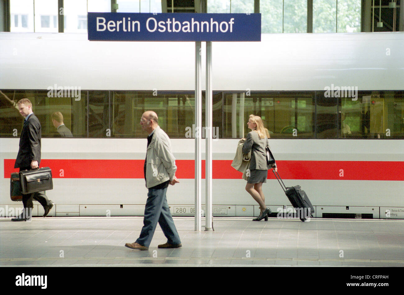 Berlin ostbahnhof station -Fotos und -Bildmaterial in hoher Auflösung ...