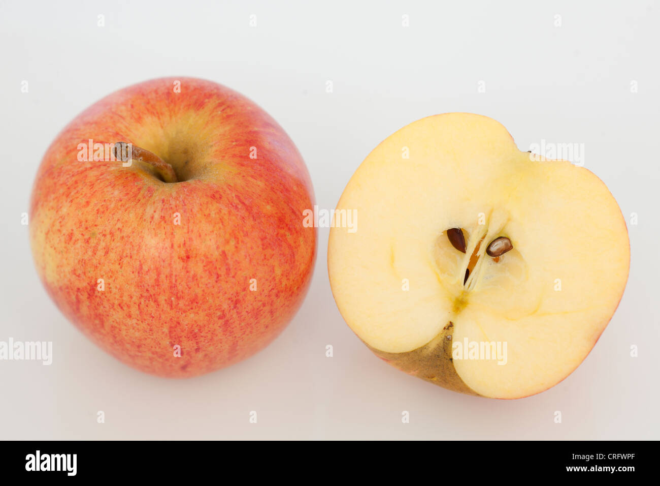 Apple halved -Fotos und -Bildmaterial in hoher Auflösung – Alamy