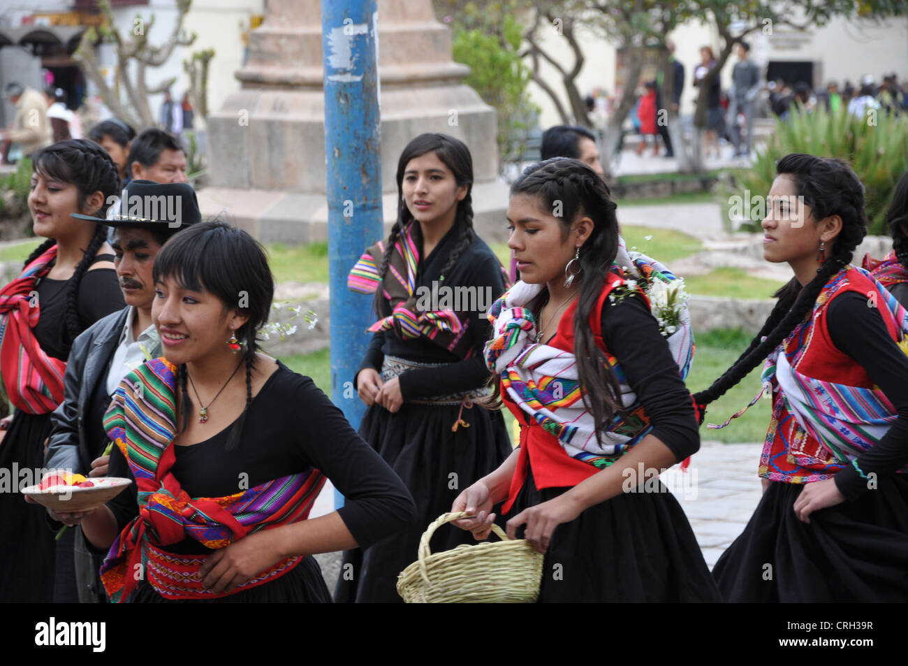 Menschen peru tanzen -Fotos und -Bildmaterial in hoher Auflösung – Alamy