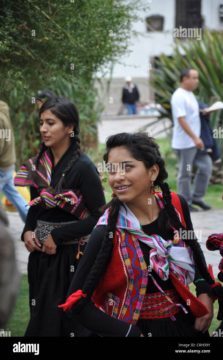 Menschen peru tanzen -Fotos und -Bildmaterial in hoher Auflösung – Alamy