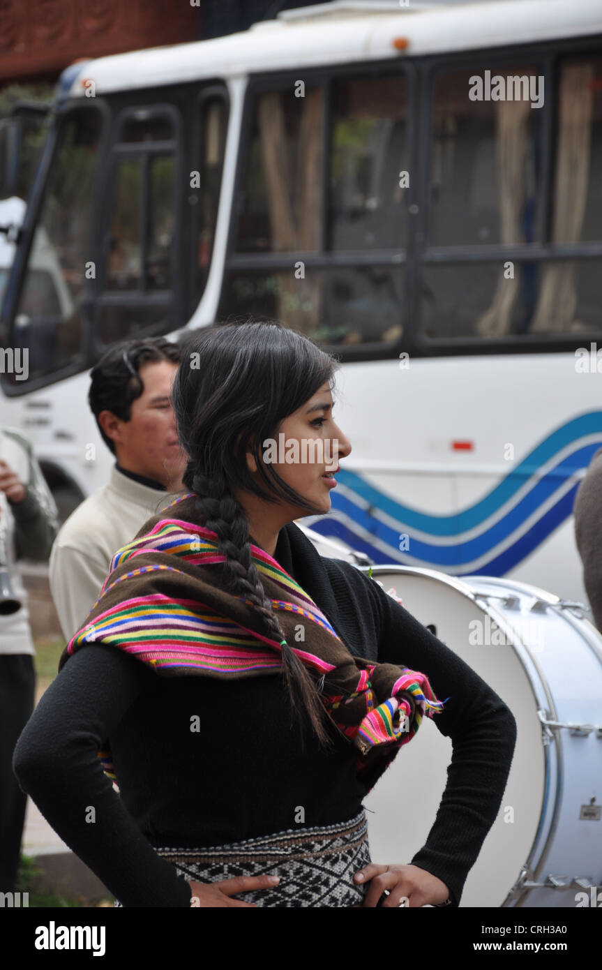 Menschen peru tanzen -Fotos und -Bildmaterial in hoher Auflösung – Alamy