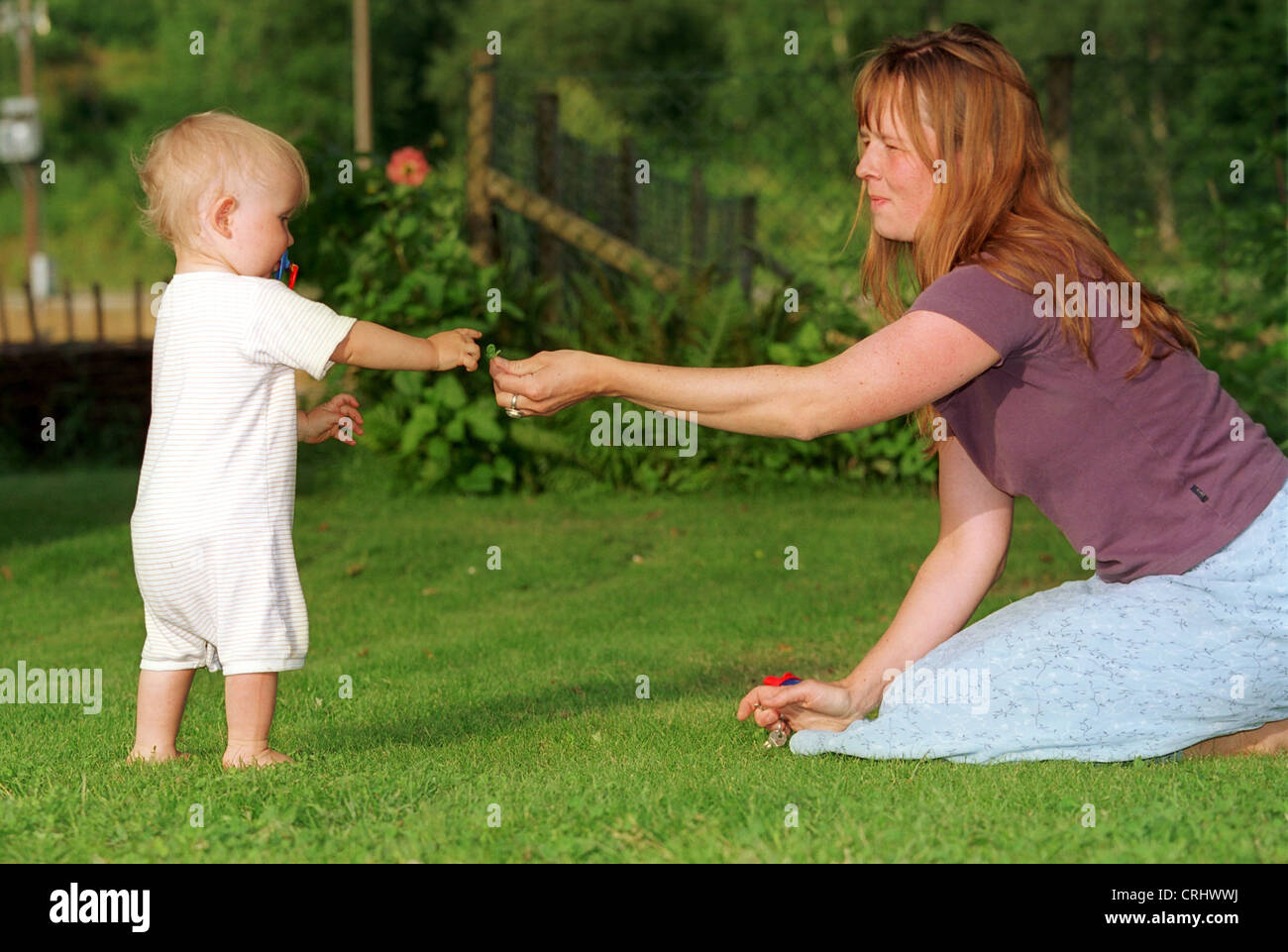 Erster schritt für den menschen -Fotos und -Bildmaterial in hoher ...