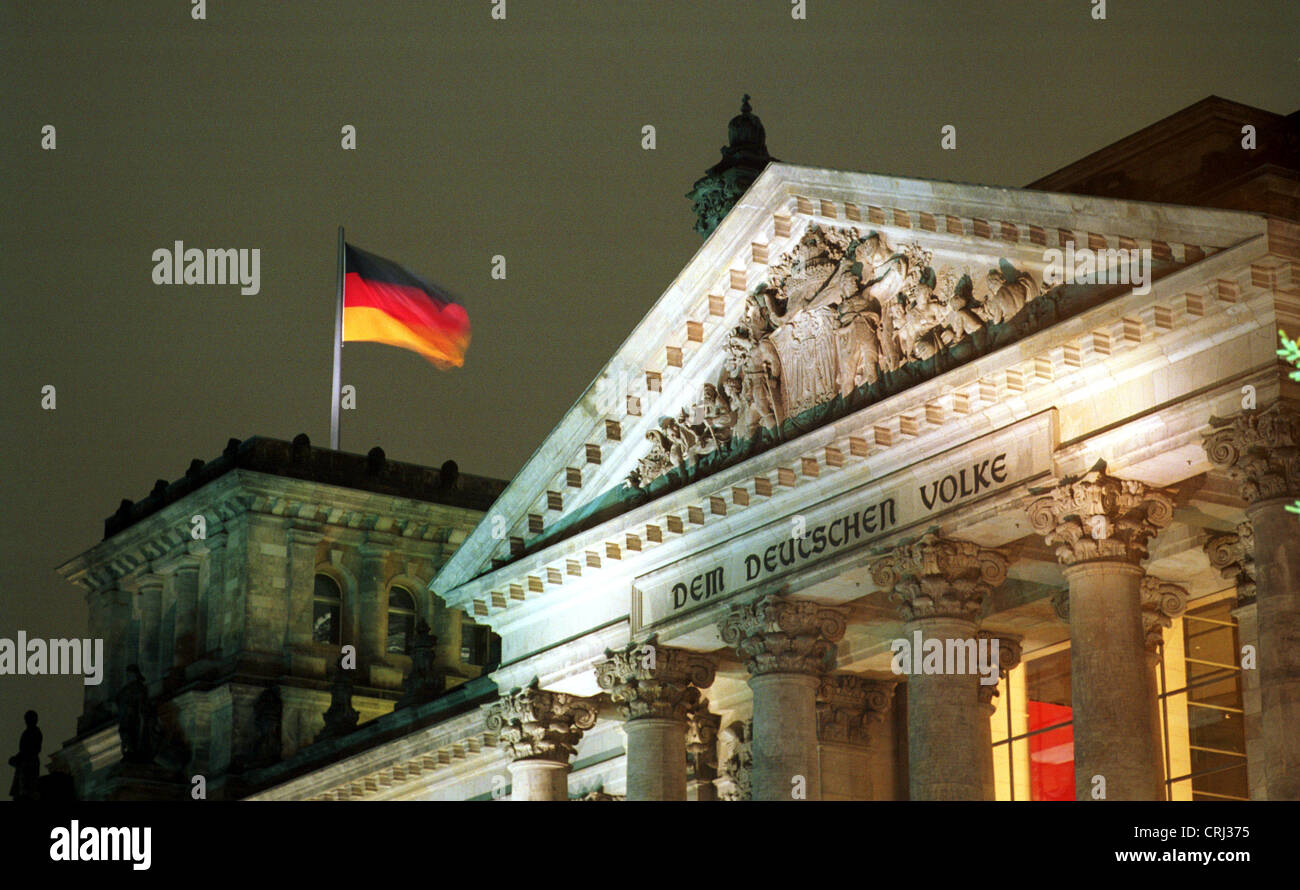German flag on reichstag -Fotos und -Bildmaterial in hoher Auflösung – Alamy