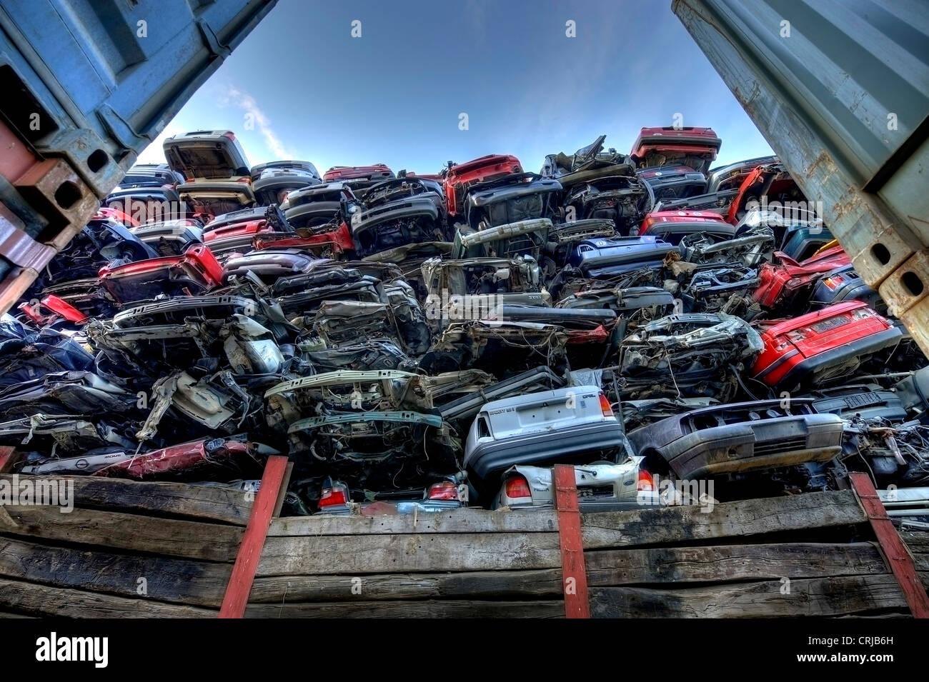 Autowracks auf einem Schrottplatz Stockfotografie - Alamy