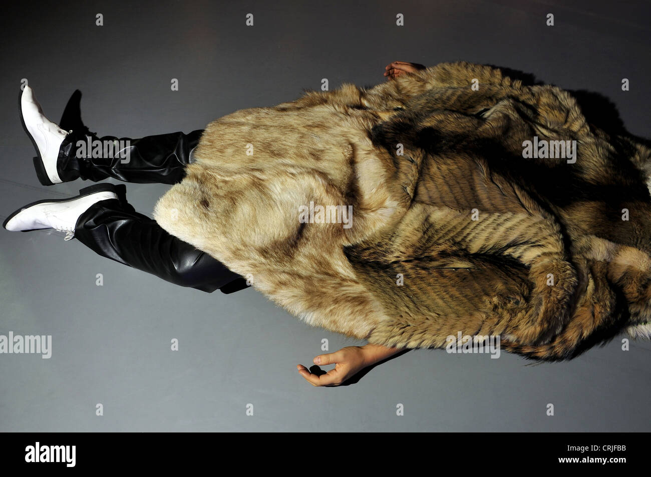 Dead body crime -Fotos und -Bildmaterial in hoher Auflösung – Alamy
