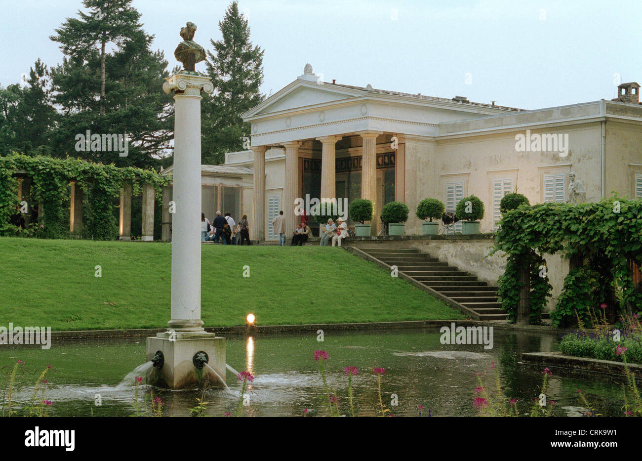 Schloss Charlottenhof im Park Sanssouci in Potsdam Stockfotografie - Alamy
