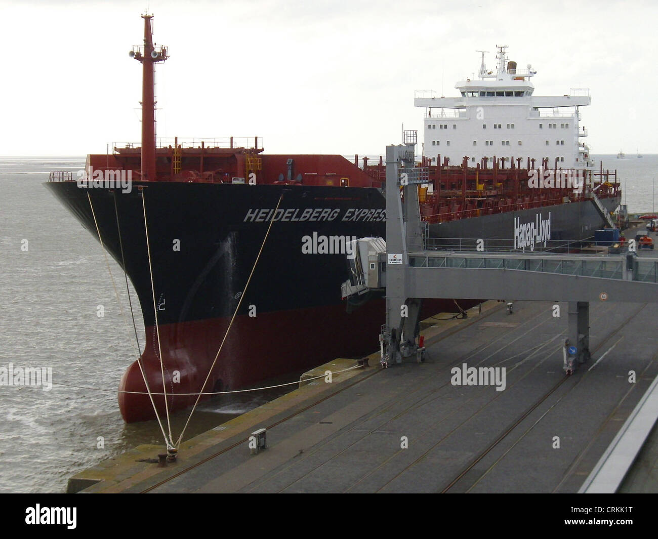 Containerschiff '''Heidelberg Express'' ' vor Anker in Bremerhaven ...