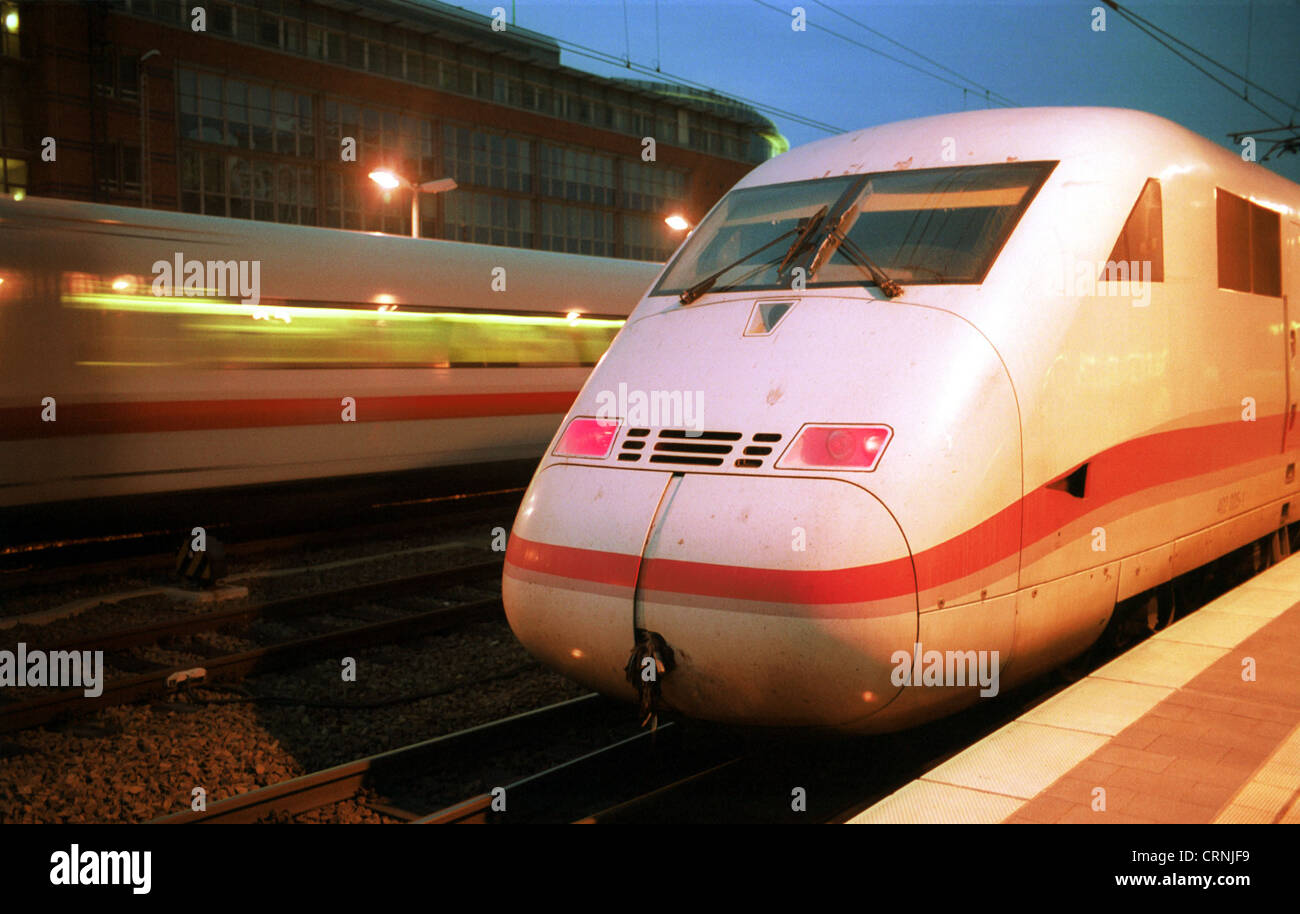 Ice train deutsche bahn ag -Fotos und -Bildmaterial in hoher Auflösung ...