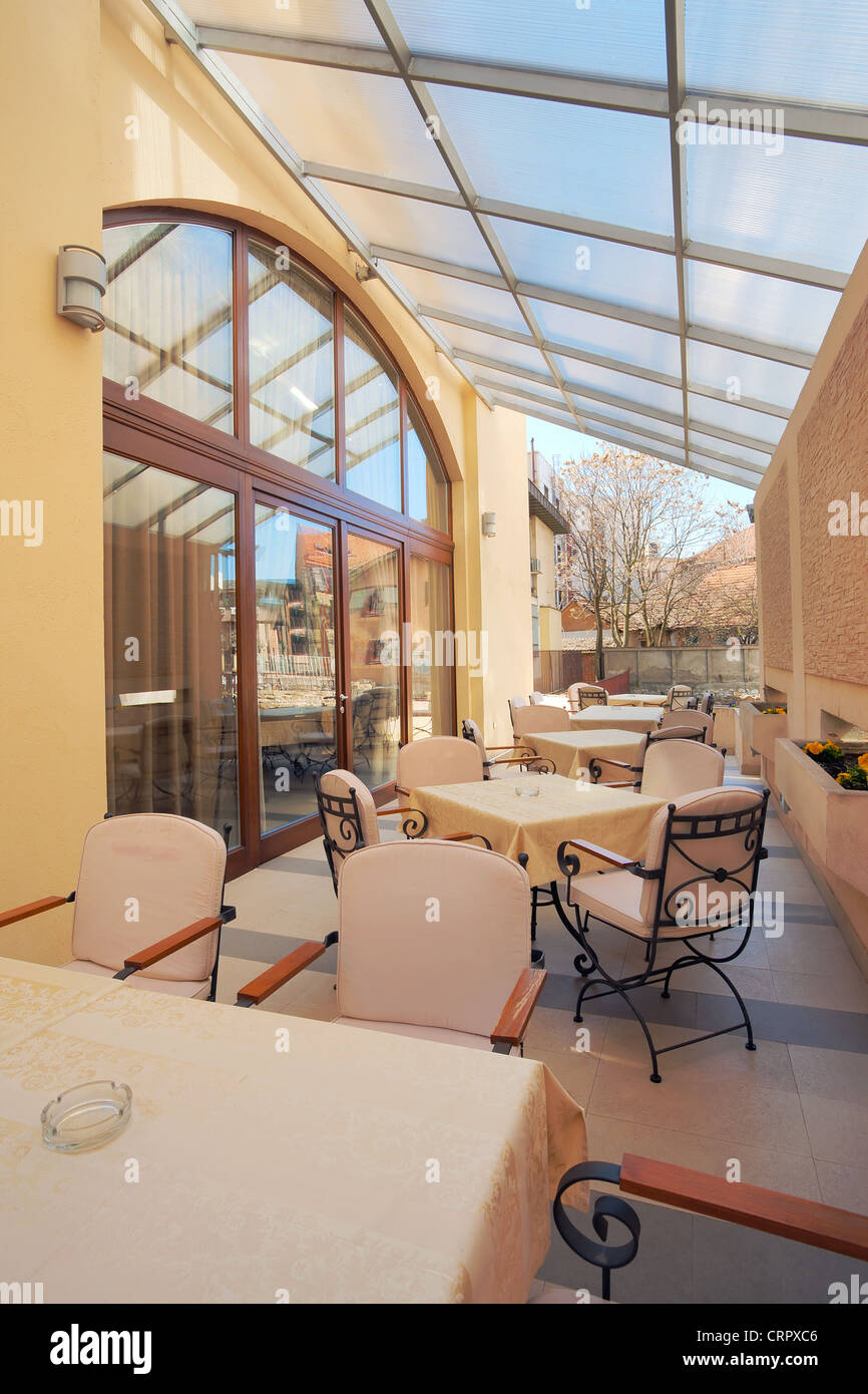 Restaurant balkon -Fotos und -Bildmaterial in hoher Auflösung – Alamy