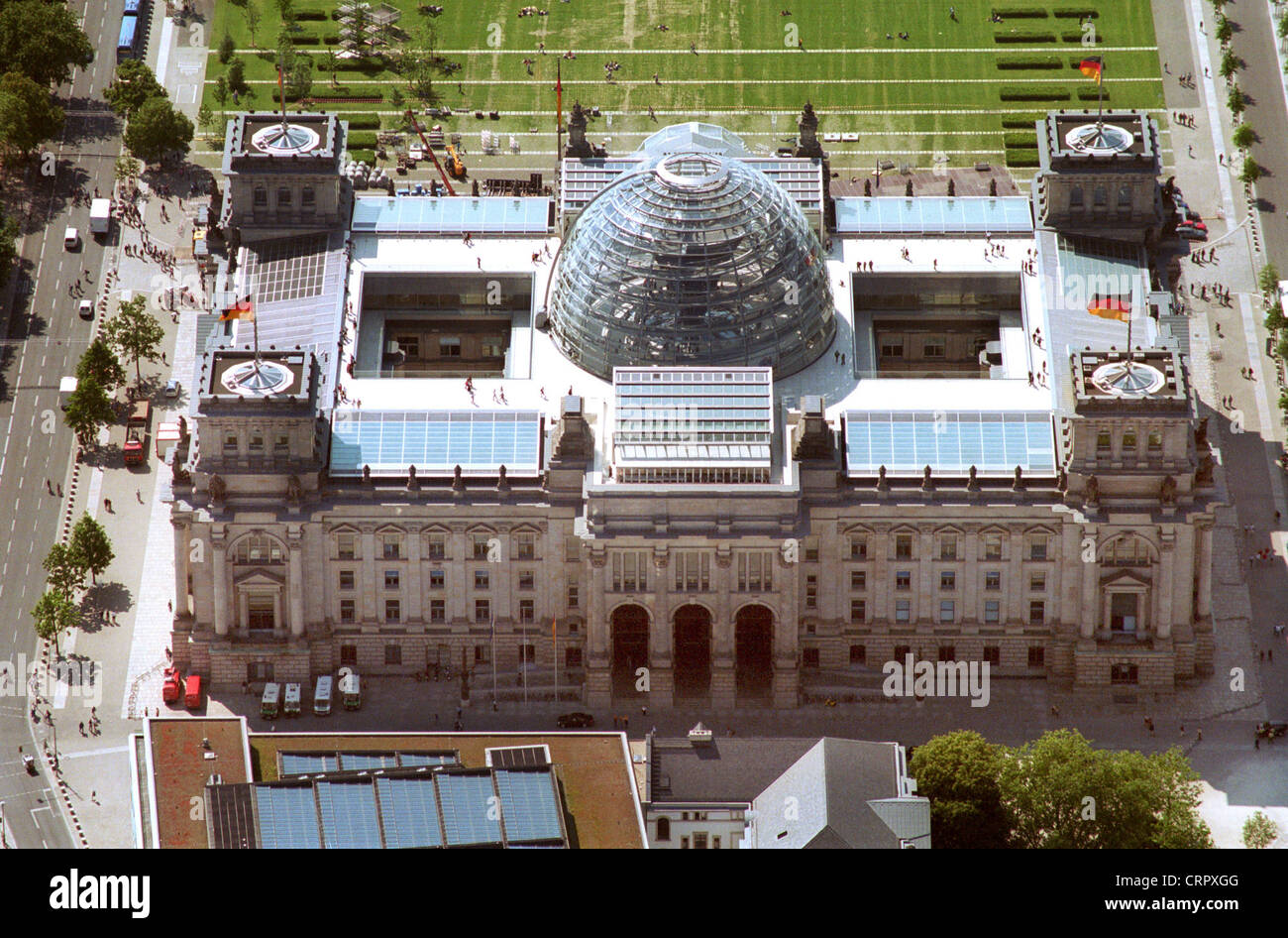 Reichstag building aerial -Fotos und -Bildmaterial in hoher Auflösung – Alamy