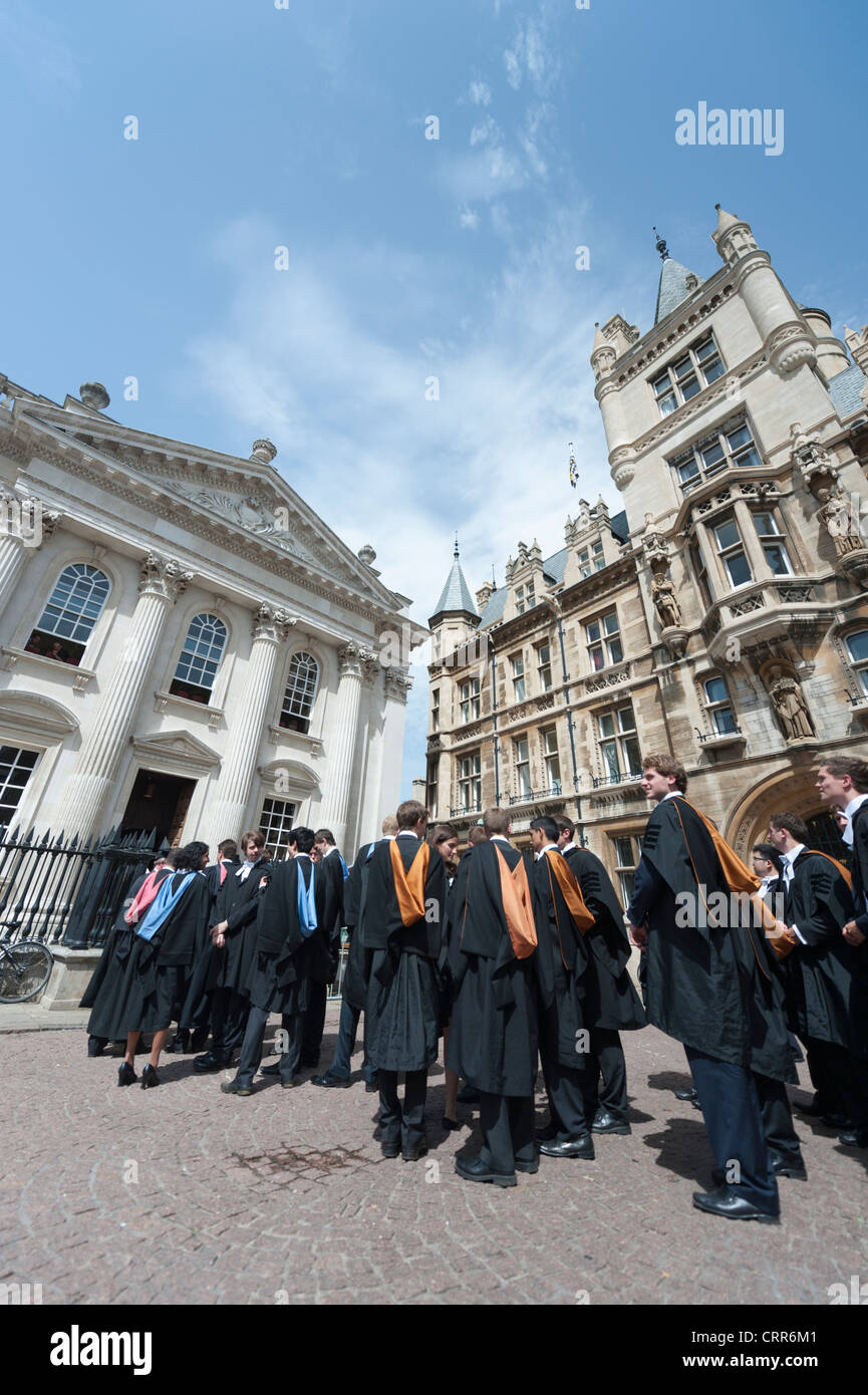 Graduating students cambridge university graduation -Fotos und ...