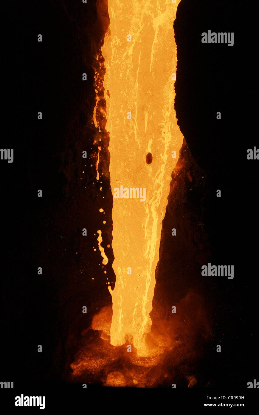 Pig iron racking blast furnace -Fotos und -Bildmaterial in hoher ...