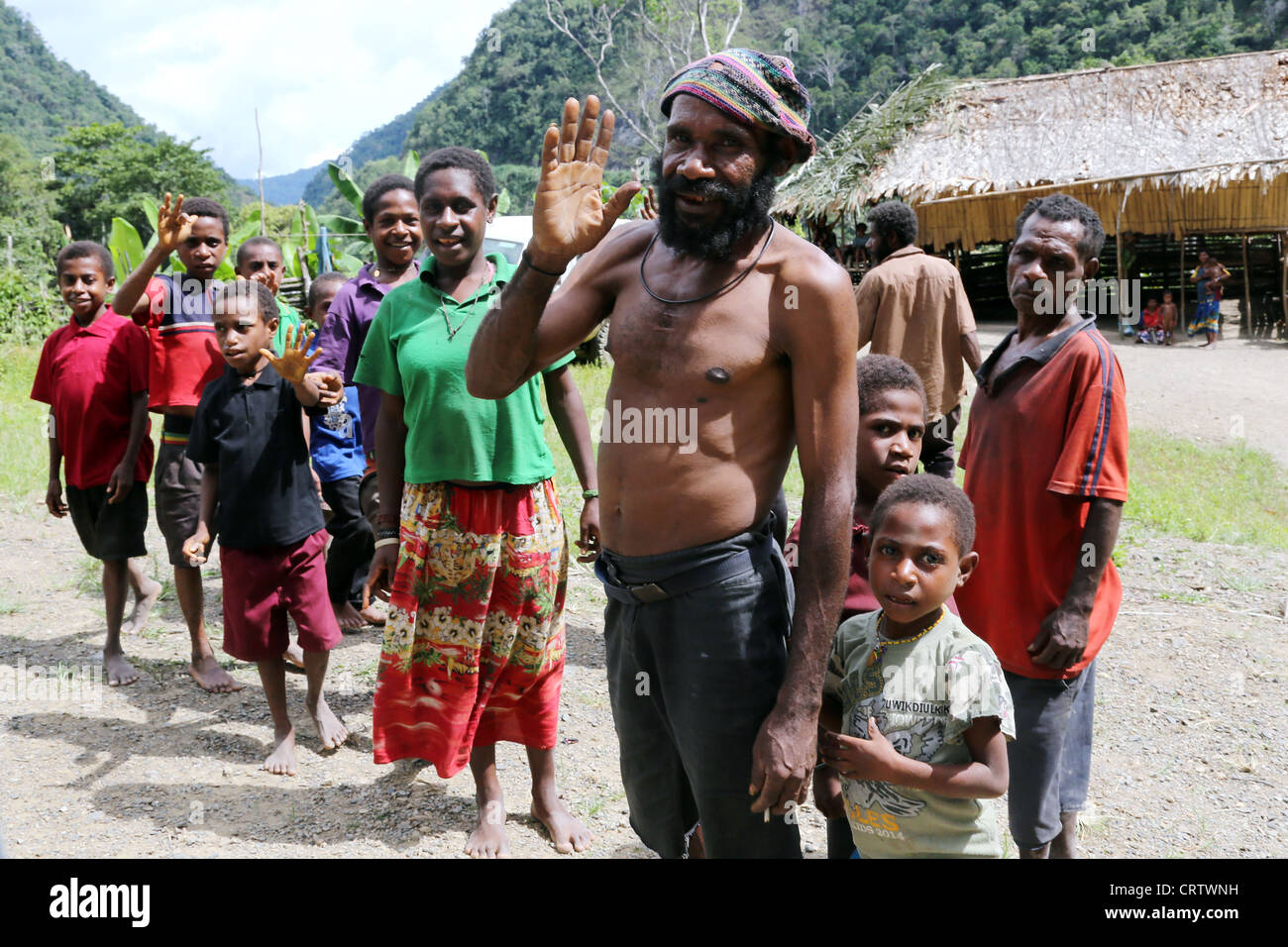 Dorfbewohner papua neuguinea -Fotos und -Bildmaterial in hoher ...