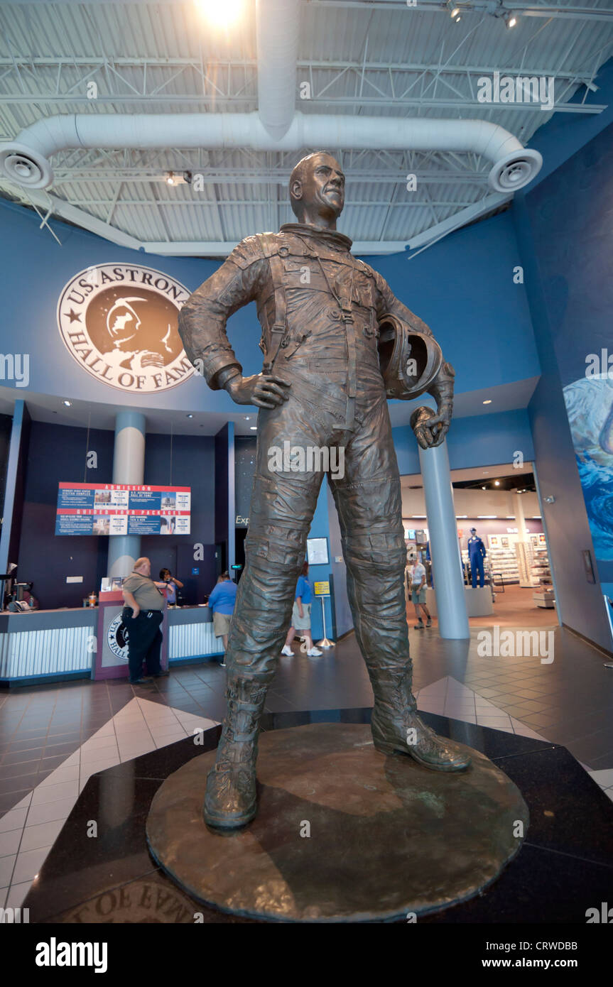 Astronaut statue kennedy space center -Fotos und -Bildmaterial in hoher ...