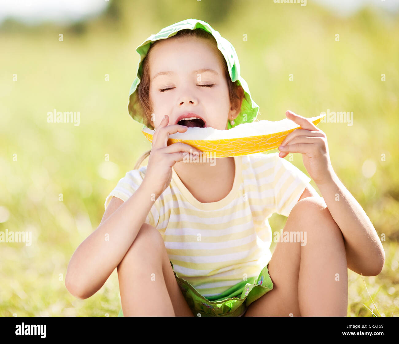 Mädchen Mit Melone Im Freien Stockfotografie Alamy