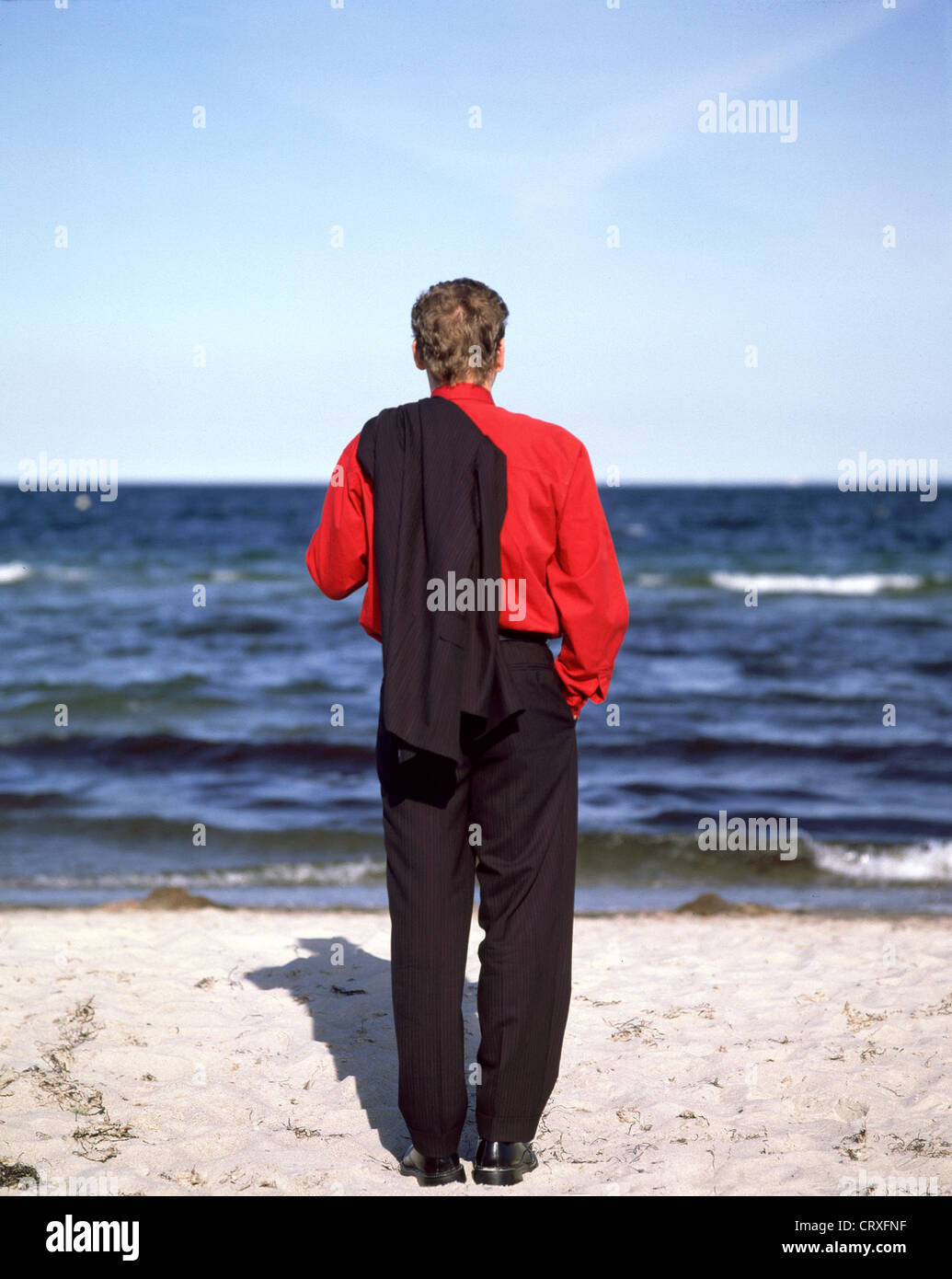 In der ferne schaut -Fotos und -Bildmaterial in hoher Auflösung – Alamy