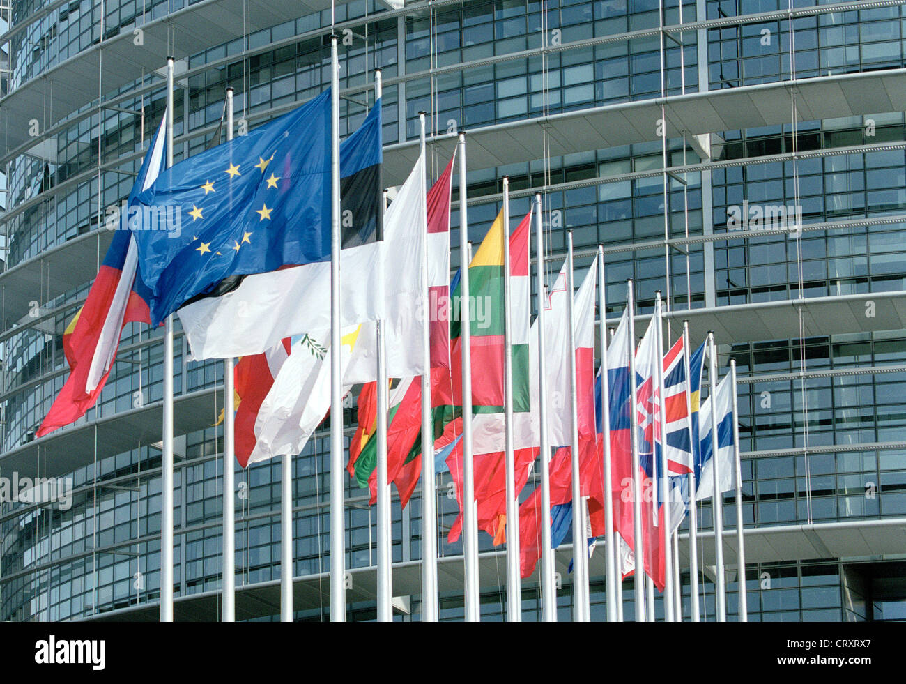Fahnen vor dem EU-Parlament in Straßburg Stockfotografie - Alamy
