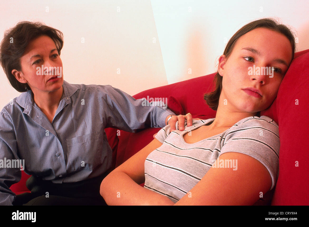 Teenager tochter und mutter streiten -Fotos und -Bildmaterial in hoher ...