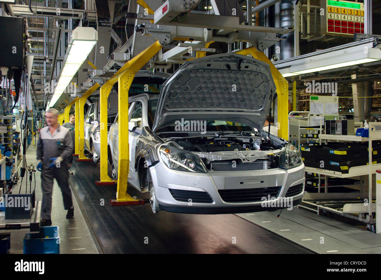 Production line at opel factory -Fotos und -Bildmaterial in hoher ...