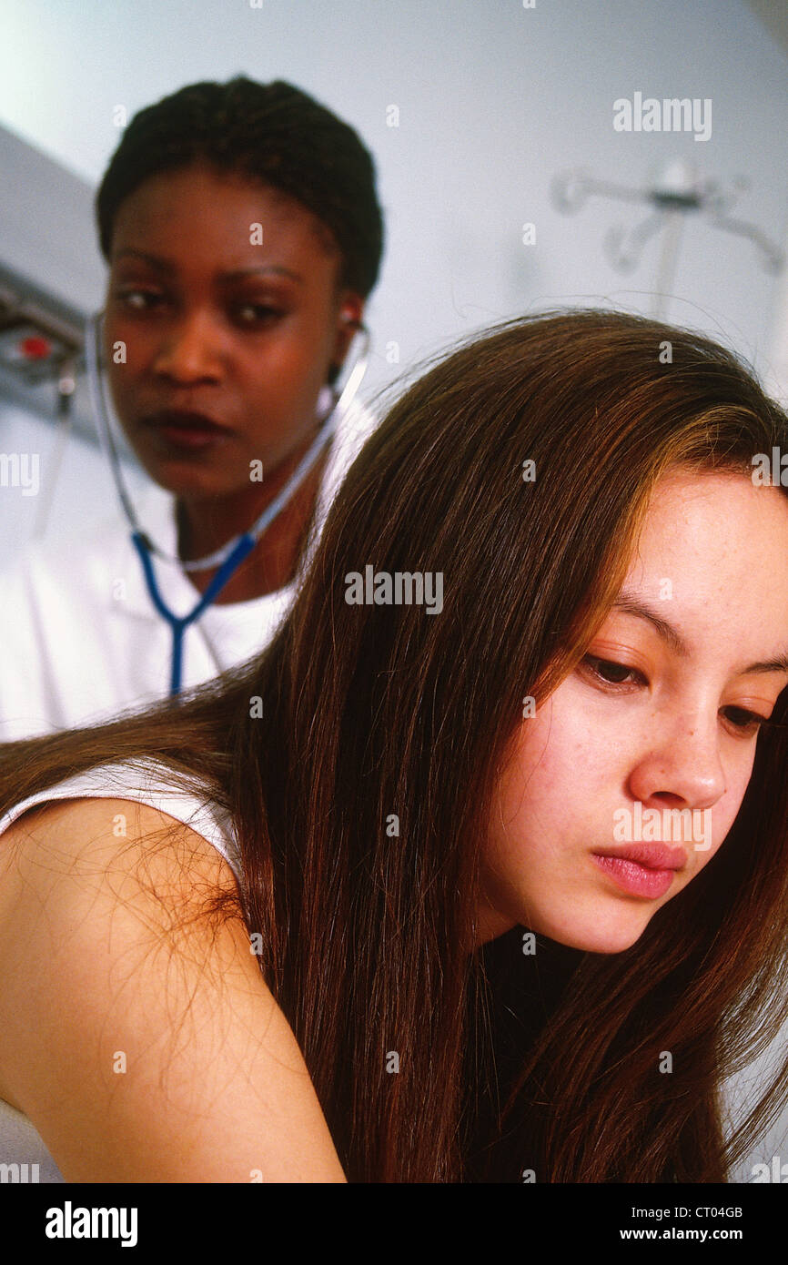 Auscultation teenager -Fotos und -Bildmaterial in hoher Auflösung – Alamy