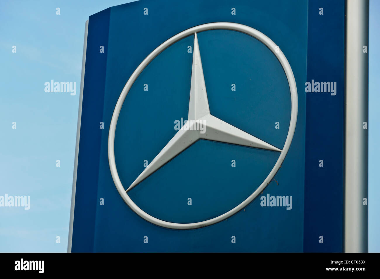 Autohersteller Mercedes-Benz-Stern-Firmen-Logo-Schild Stockfotografie ...