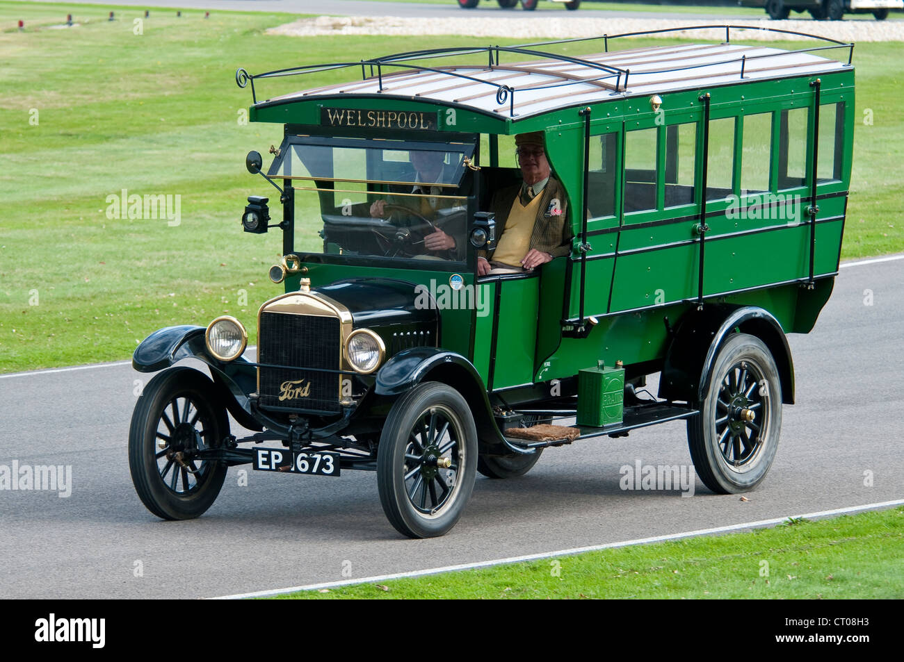 Old ford bus -Fotos und -Bildmaterial in hoher Auflösung – Alamy