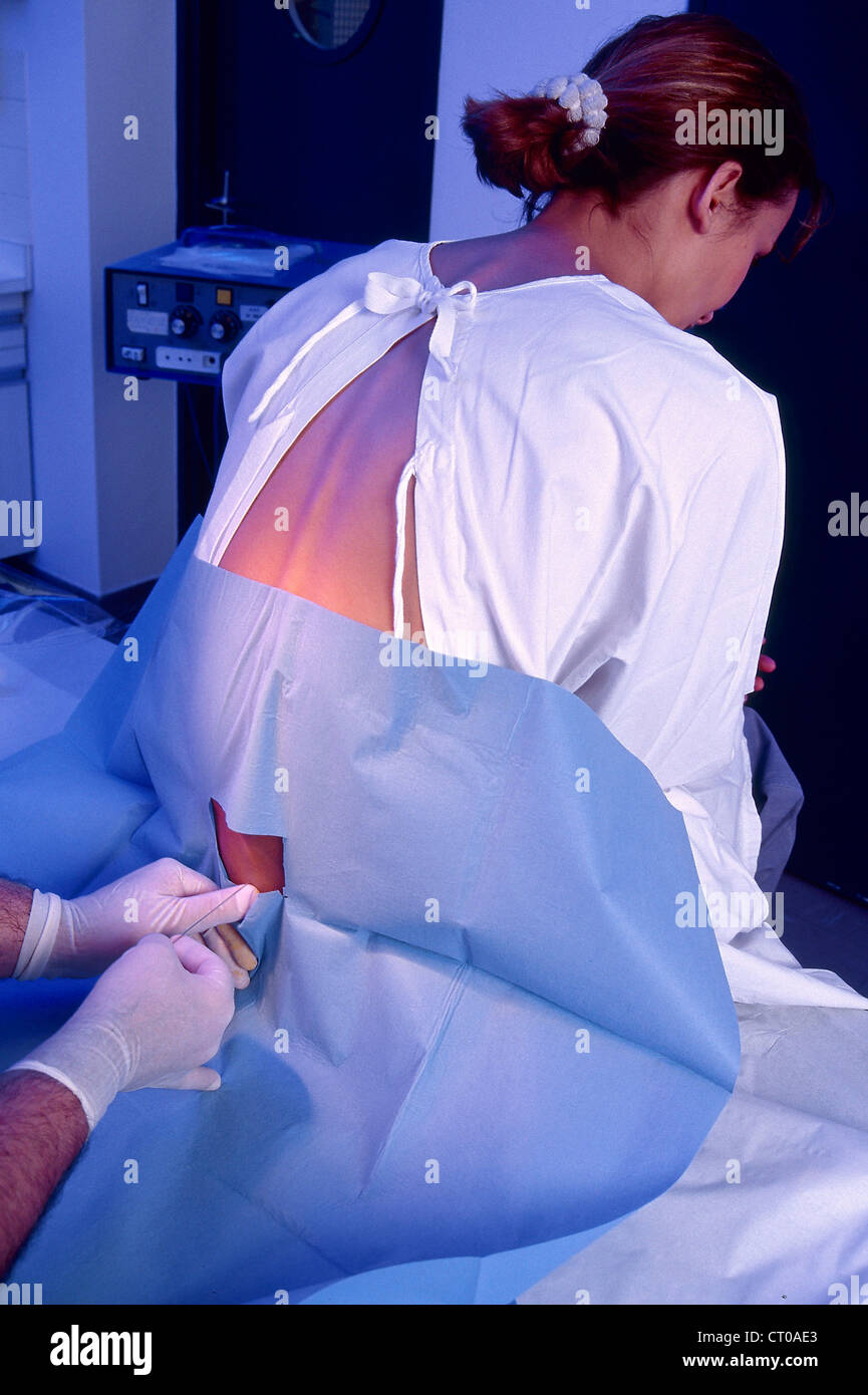Epidural injections -Fotos und -Bildmaterial in hoher Auflösung – Alamy