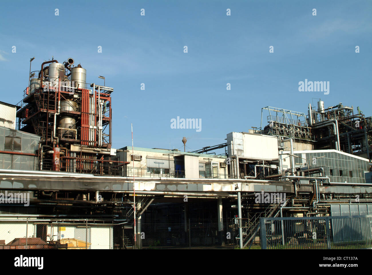 Shell refinery hamburg -Fotos und -Bildmaterial in hoher Auflösung – Alamy