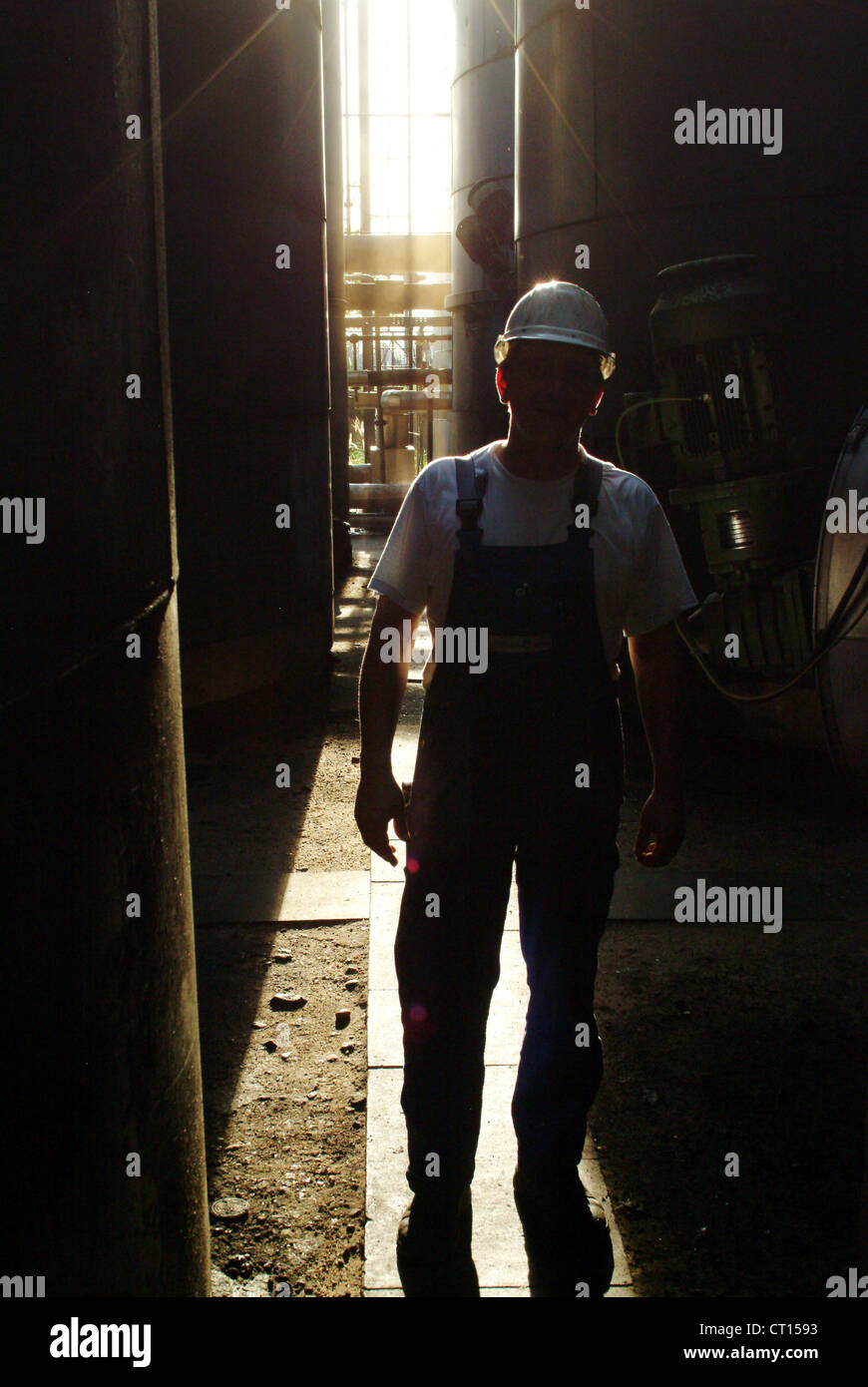 Shell oil refinery hamburg -Fotos und -Bildmaterial in hoher Auflösung ...