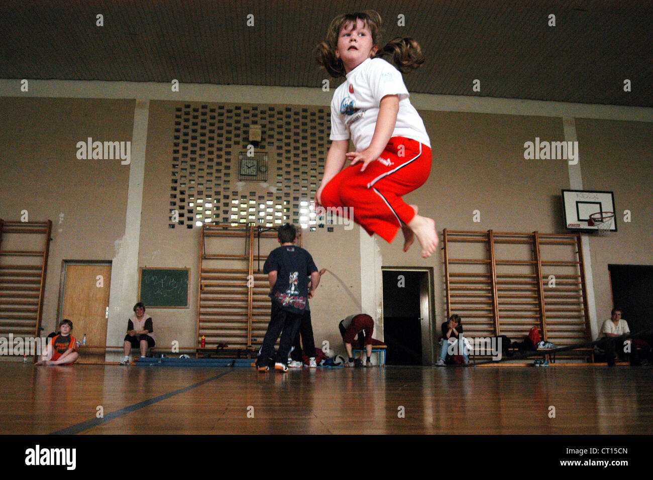 Sporttag der kinder -Fotos und -Bildmaterial in hoher Auflösung - Seite 2 - Alamy