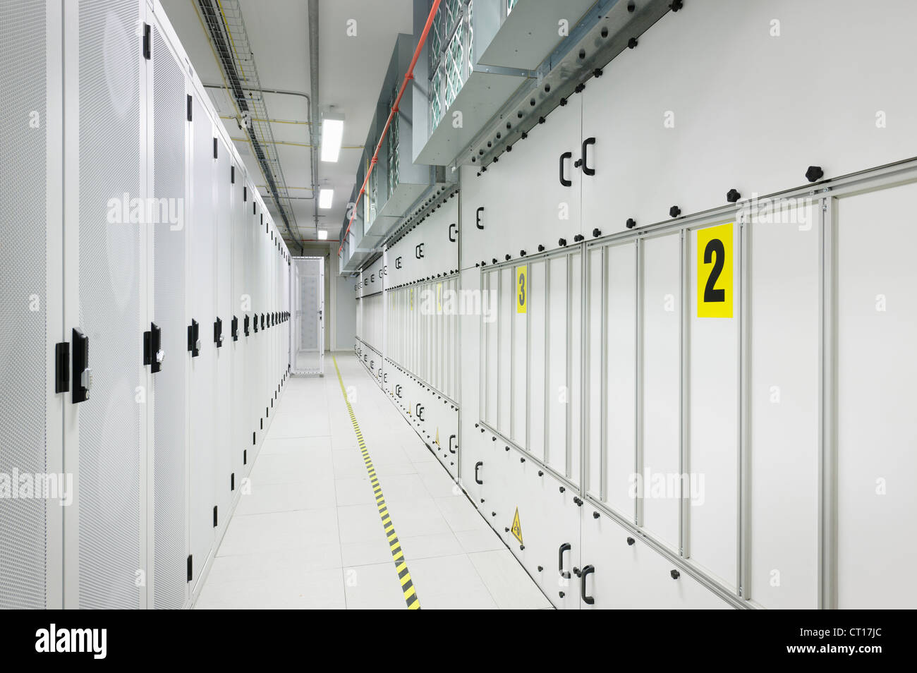Server halle -Fotos und -Bildmaterial in hoher Auflösung – Alamy