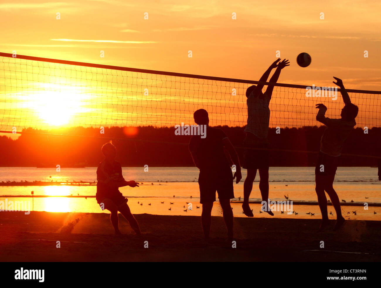 Sonnenuntergang am strand von laboe -Fotos und -Bildmaterial in hoher ...