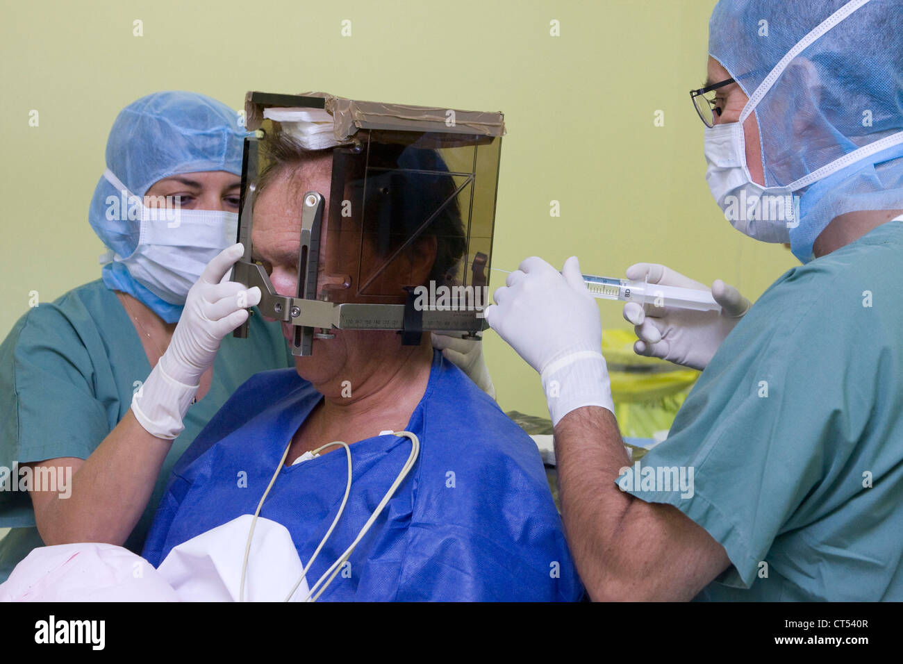 Stereotactic surgery -Fotos und -Bildmaterial in hoher Auflösung – Alamy