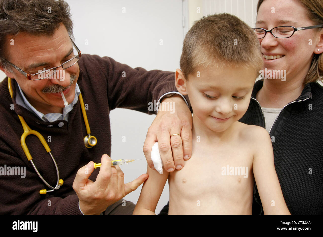 Hepatitis im kindesalter -Fotos und -Bildmaterial in hoher Auflösung ...