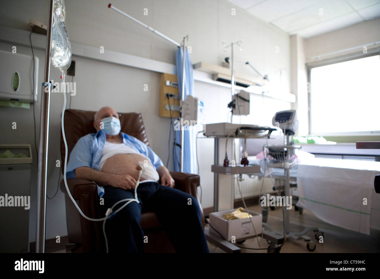 Peritoneal dialysis -Fotos und -Bildmaterial in hoher Auflösung – Alamy