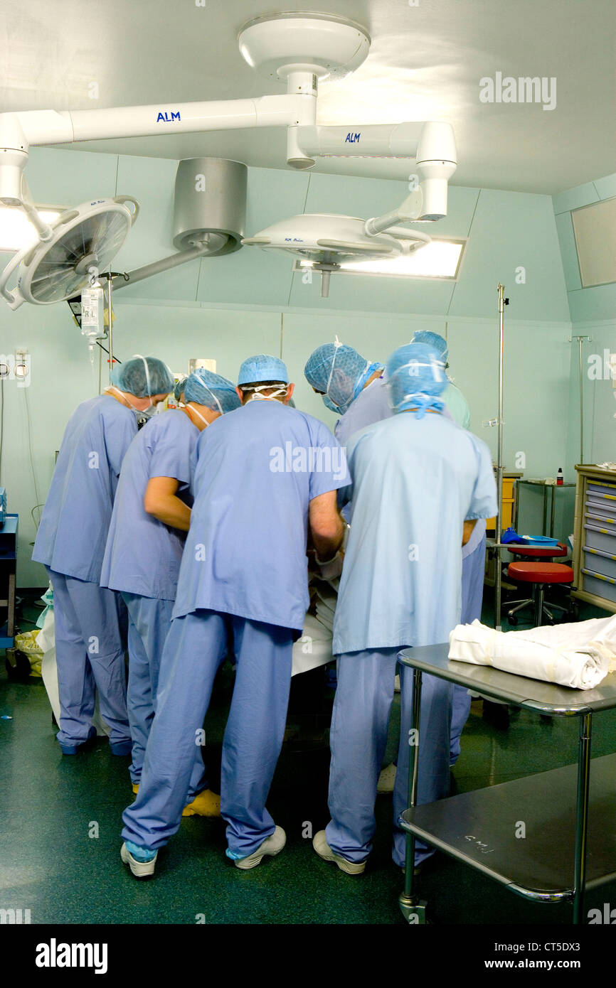 Surgical lamp -Fotos und -Bildmaterial in hoher Auflösung – Alamy