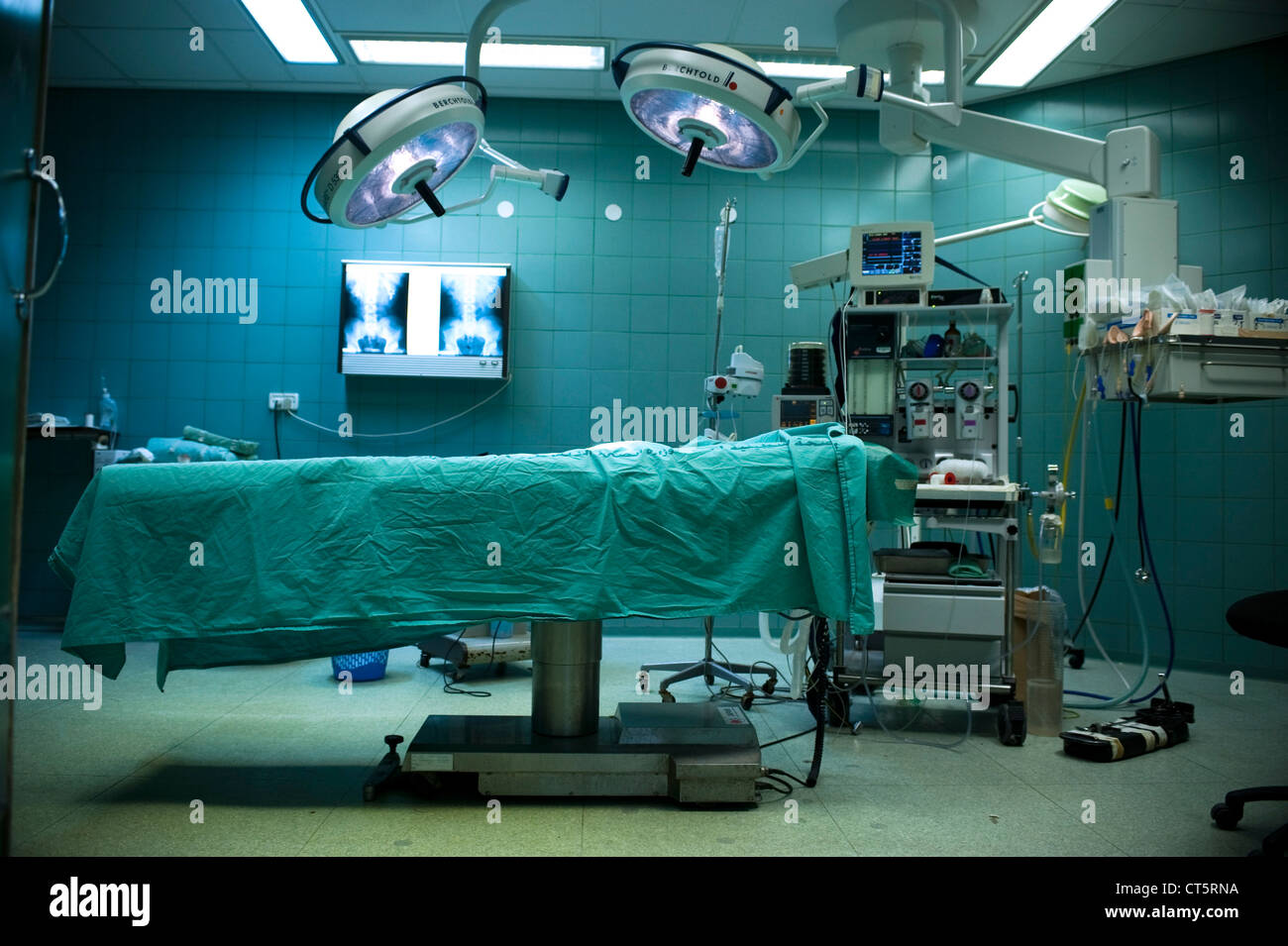 Operating room -Fotos und -Bildmaterial in hoher Auflösung - Seite 2 ...